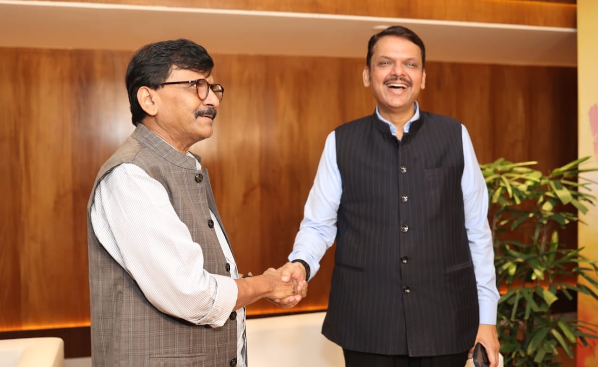 Why CM Devendra Fadnavis not going to live at Varsha bungalow Sanjay Raut's claim eknath shinde