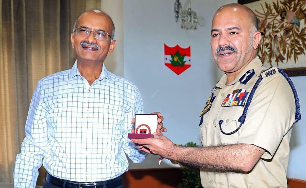 नलिन प्रभात ने जम्मू-कश्मीर पुलिस प्रमुख का पदभार संभाला | Nalin ...