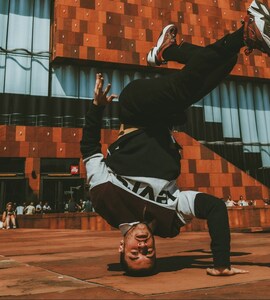 breakdance headspin hole