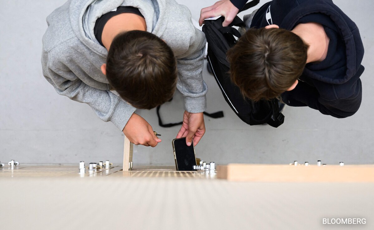 घंटों बेकार की रील देखने में बीता रहे हैं तो आपको हो गया है Brain Rot ...