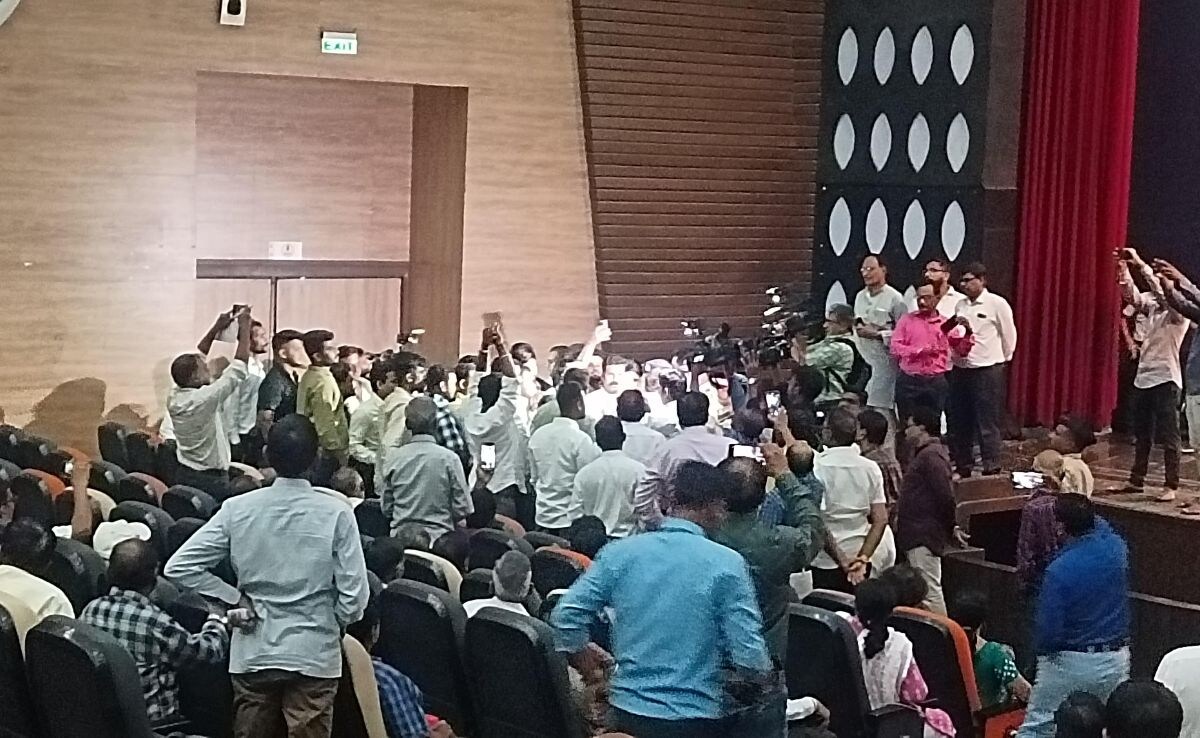 social activist shyam manav program disrupted by bjp workers in nagpur