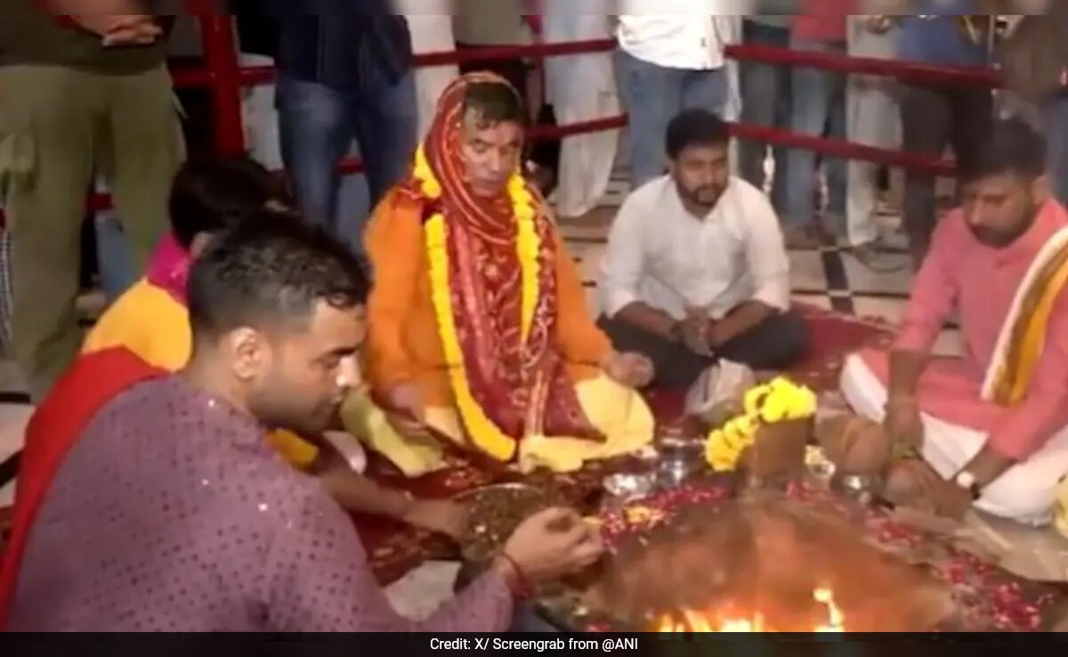 Jandk Bjp Chief Ravinder Raina Performs Yagya Confident In Securing Majority