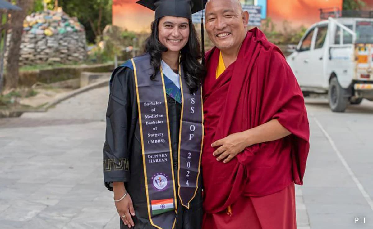 सड़कों पर भीख मांगने से लेकर डॉक्टर बनने तक का सफर, जज़्बे और उम्मीदों ...