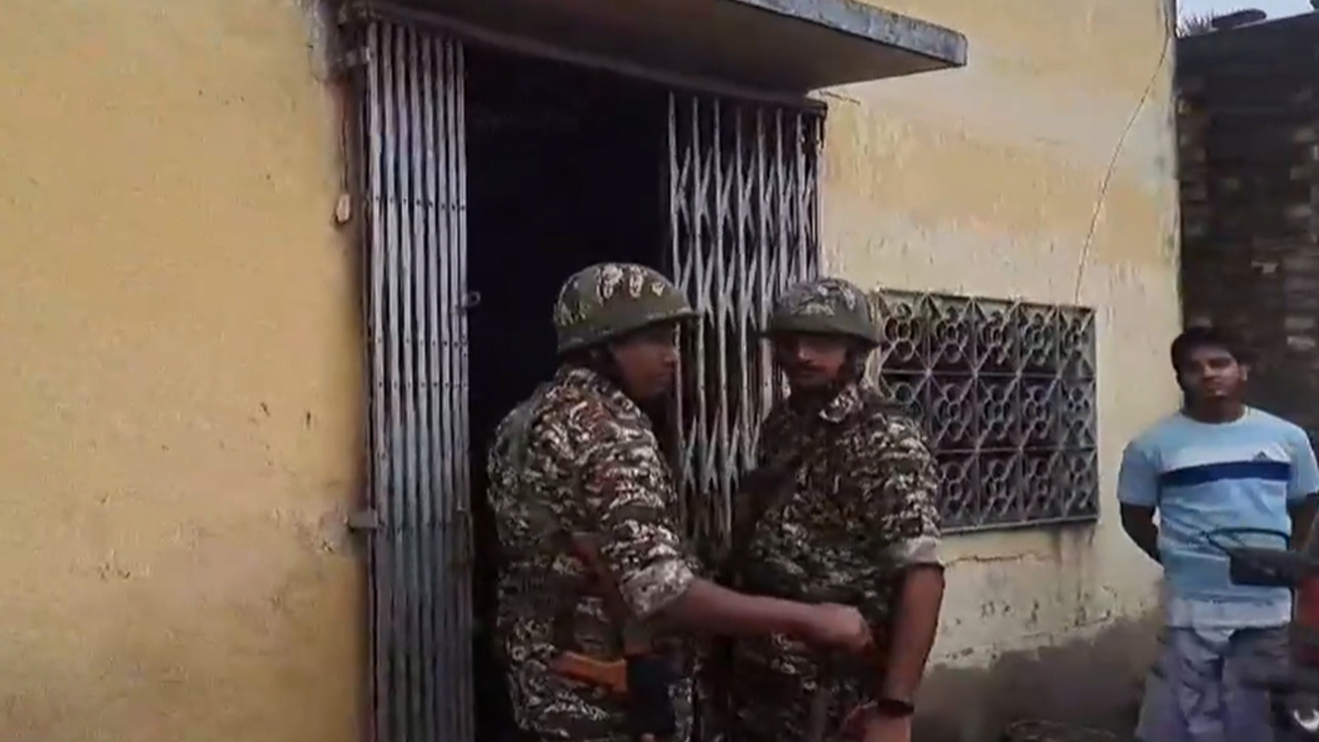 ED Conducts Raids In Bengal In Ration Scam Case