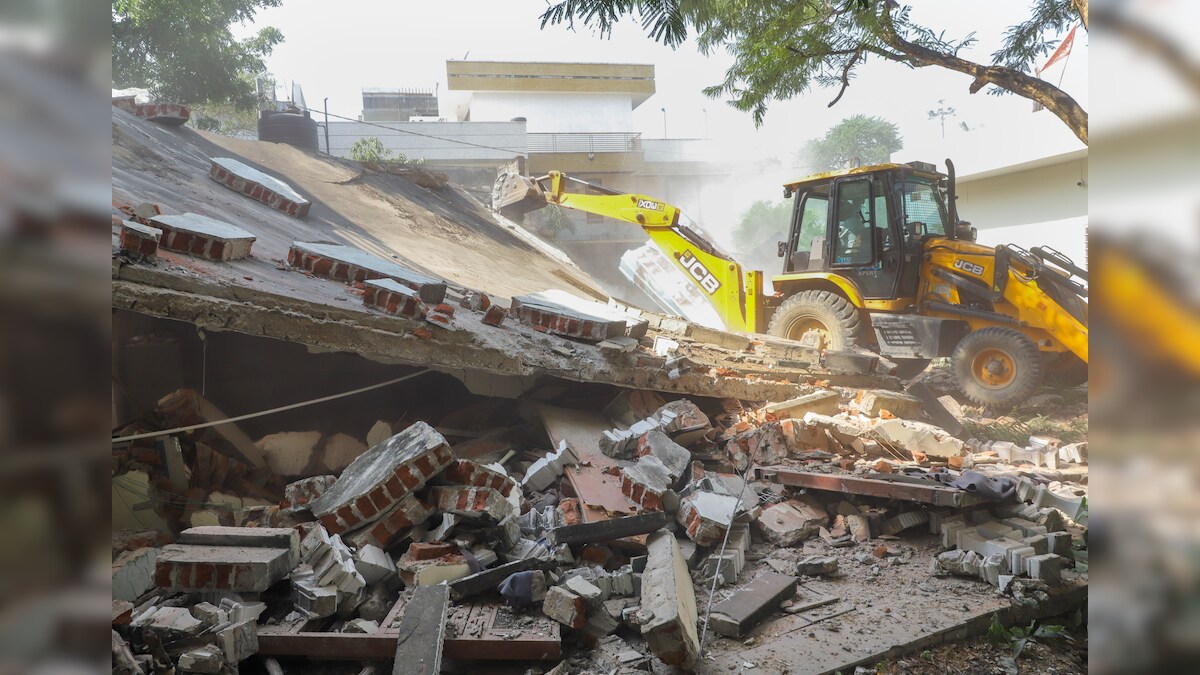 Bulldozer Action: केंद्रीय मंत्री सिंधिया के गढ़ गुना में गरजा बुलडोजर ...