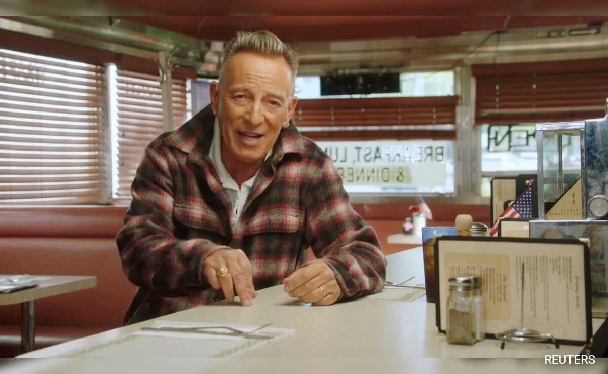 Rock Legend Bruce Springsteen To Join Campaign Rally With Obama And Harris