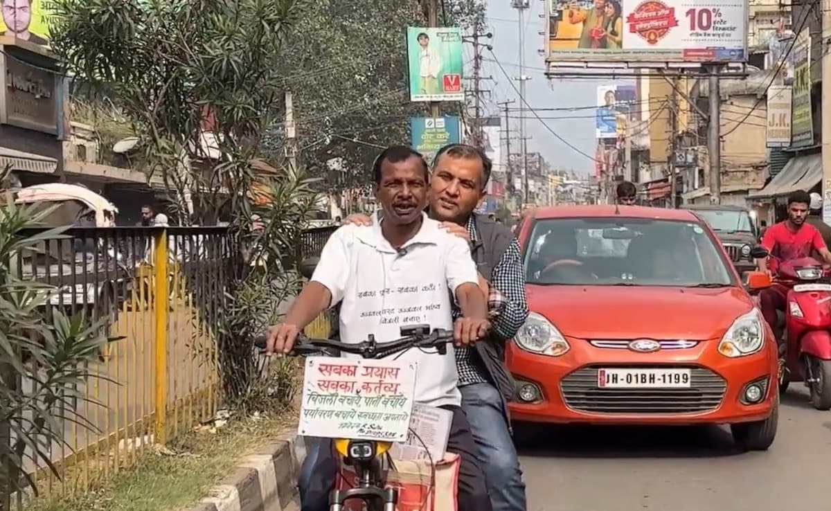 साइकिल की सवारी; स्ट्रीट लाइट बुझाने का काम, झारखंड चुनाव में 'ऊर्जा ...