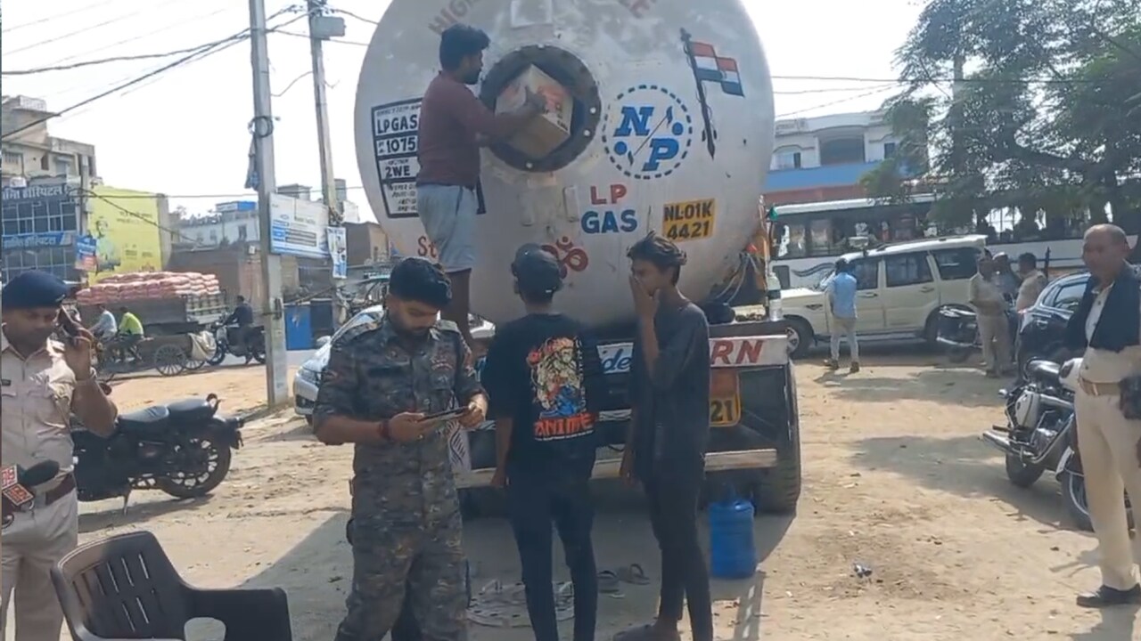 Liquor Seized From LPG Tanker In Muzaffarpur