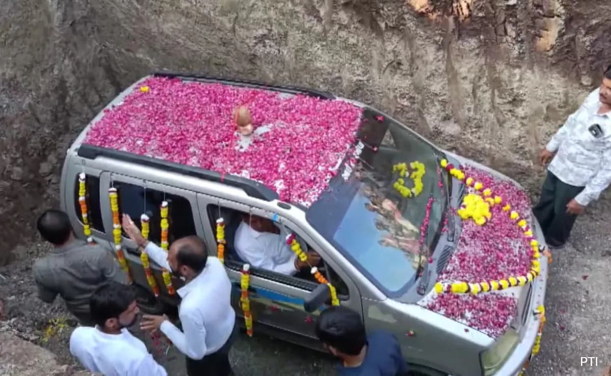 Gujarat Family Honours 'Lucky' Car With Burial Ceremony, 1,500 People ...