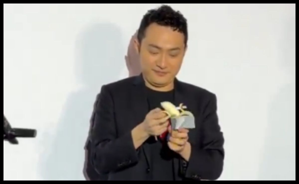 crypto founder justin sun eats 53 cr rs banana on stage
