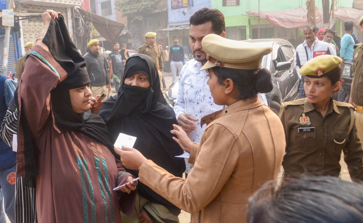 UP Bypolls, Akhilesh Yadav: UP Polls: BJP Flags Burqa Voters, Samajwadi ...