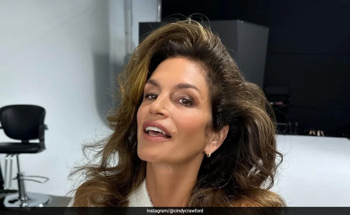 Cindy Crawford's Focus Of "The Shape Than The Fullness" Of Her Eyebrows ...
