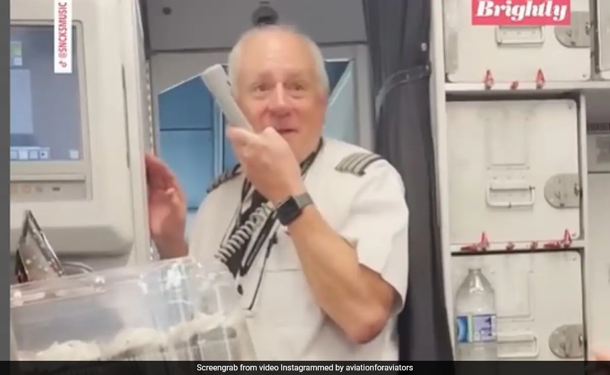 Retiring Pilot's Last Flight With Daughter As Co-Pilot Captures Hearts ...