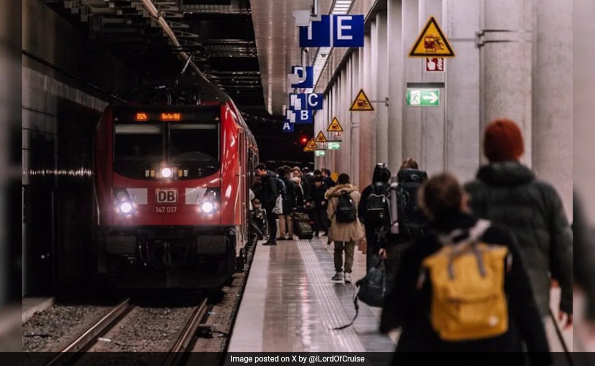 Axe Attack On Paris Train Leaves 4 Teens Injured