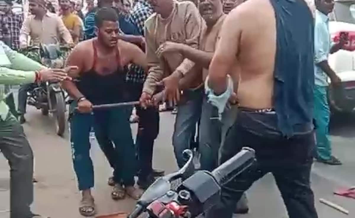 Video: Slaps, Punches And Torn Shirts, UP Shopkeepers' Fight Is Viral