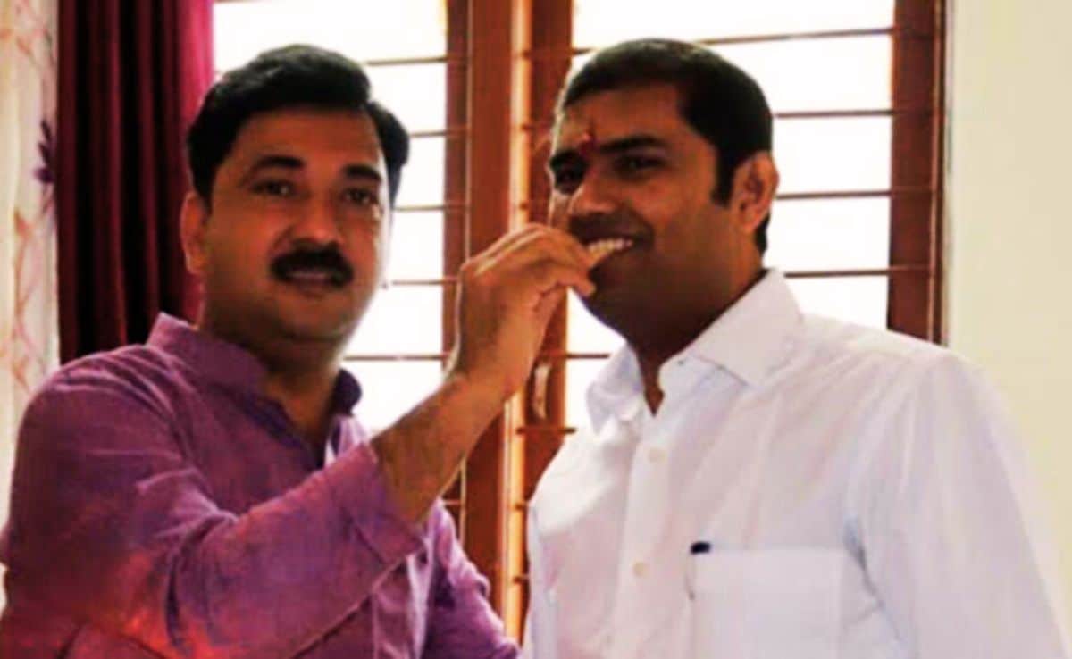 Mangesh Chavan and Unmesh Patil 2 close friends are fighting against each other in Chalisgaon ...