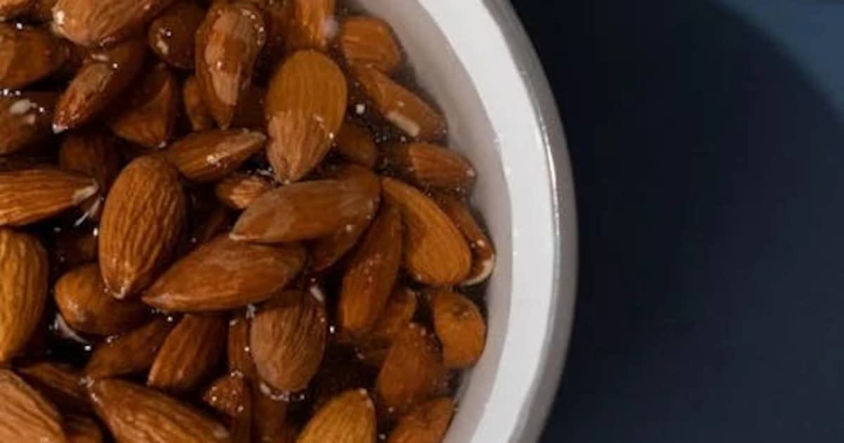 Health Benefits Of Eating Soaked Almonds