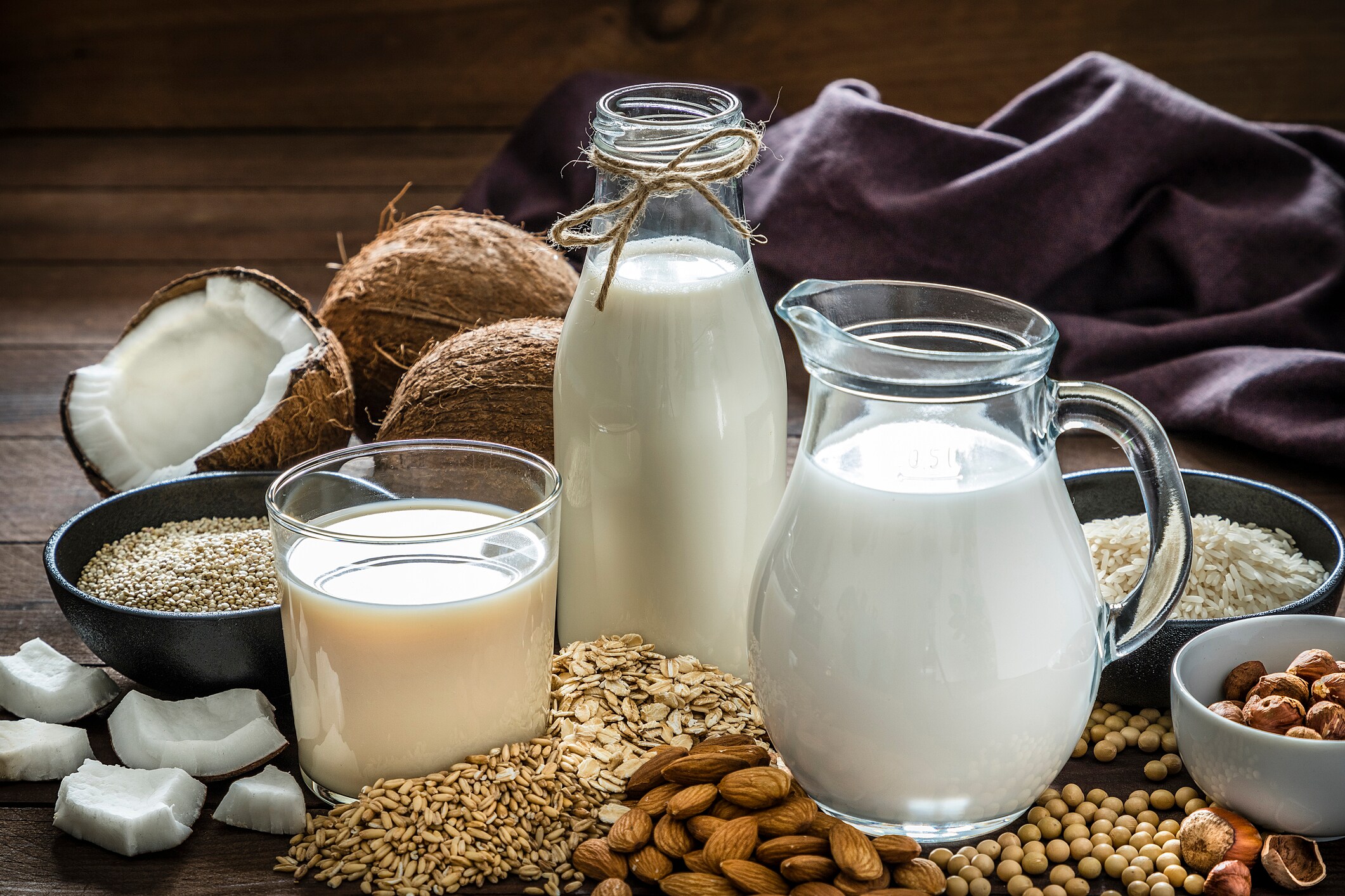 10 Health Benefits Of Consuming Almond Milk Daily & How To Make It