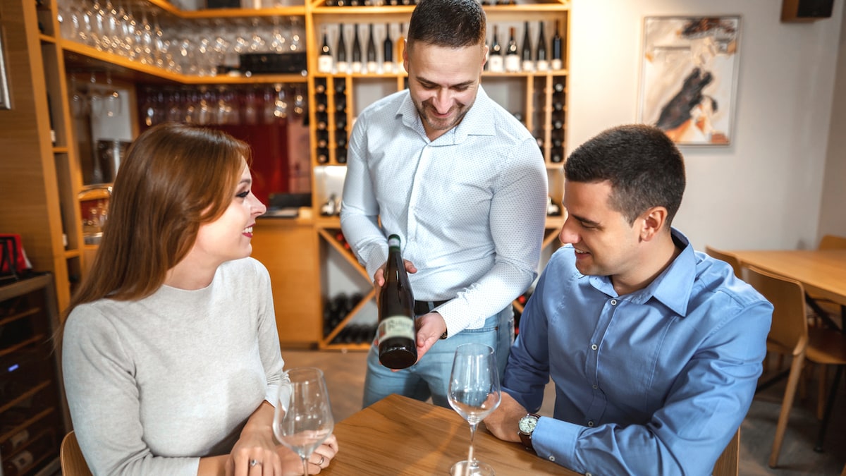 A Beginners Guide To Ordering Wine At A Restaurant, With Tips From An ...