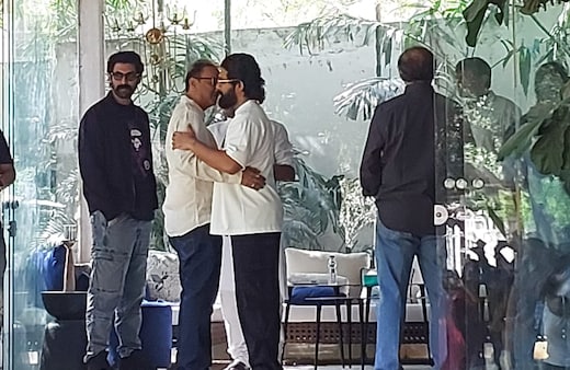 Allu Arjun Stampede Case Updates: Top Actors Meet 'Pushpa 2' Star After ...