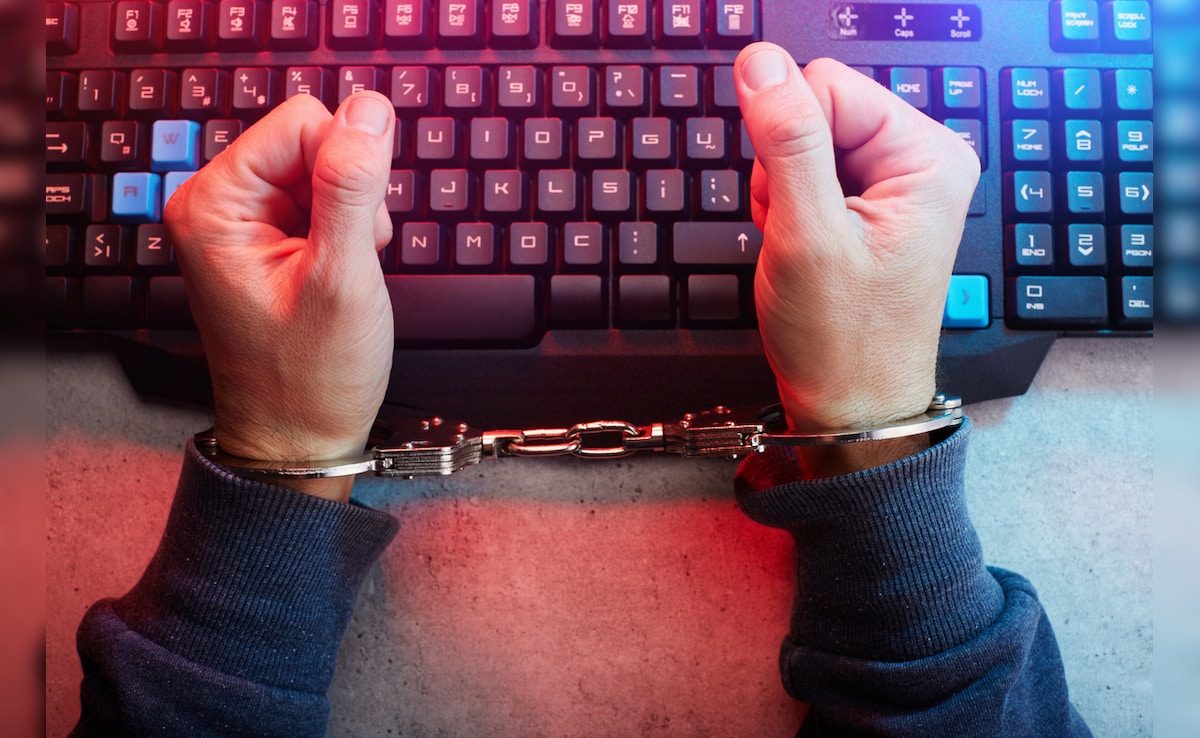 Cyber crime Senior citizen robbed of Rs 3 crores by fearing digital ...