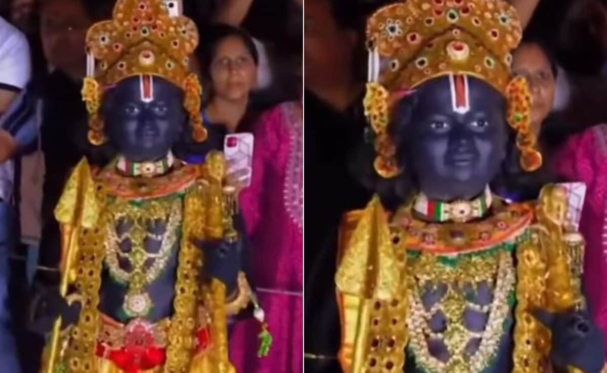 अयोध्या मंदिर के श्री राम लला का रूप धारण निकला छोटा बच्चा, देखकर ...