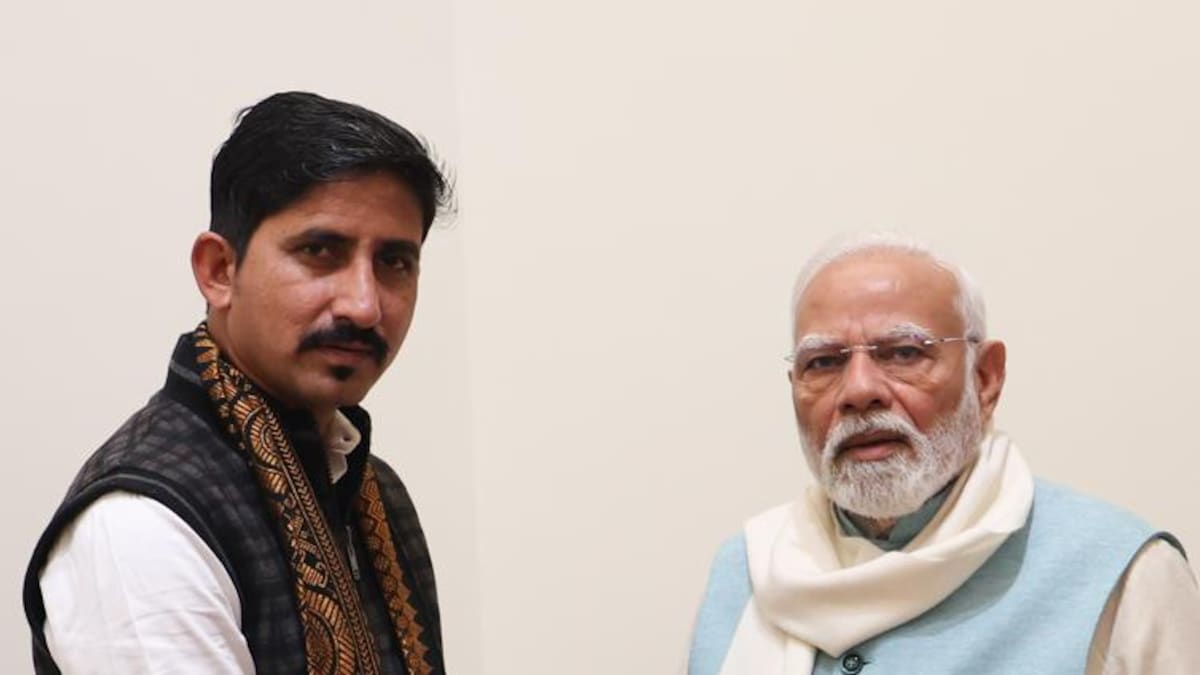 Rajasthan Politics: सांसद राजकुमार रोत ने PM मोदी के सामने रखी भील ...