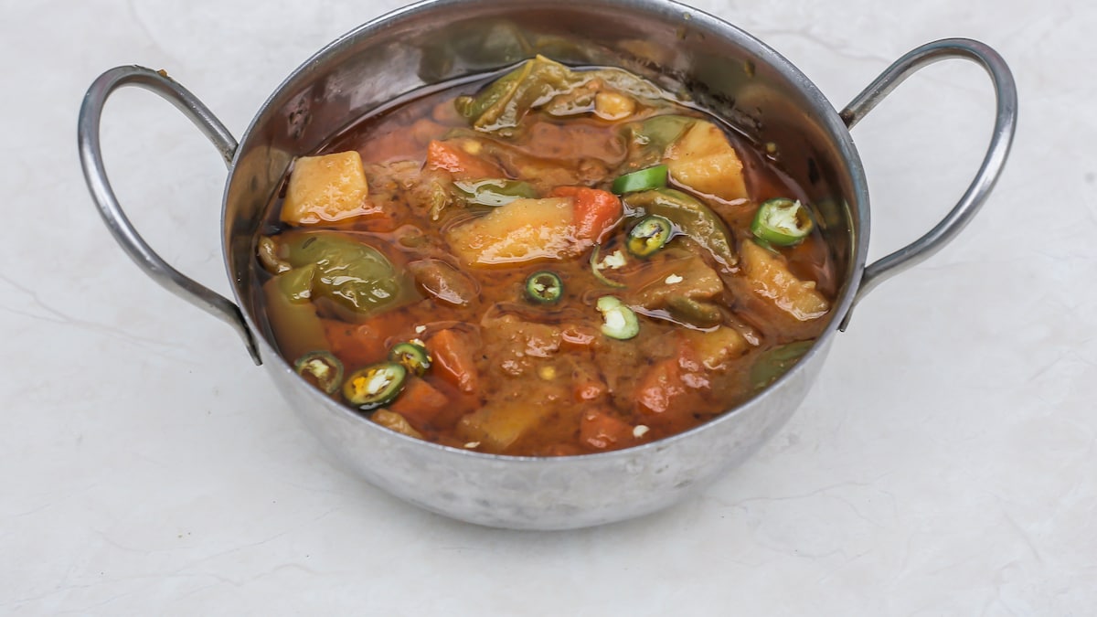 Put Too Much Oil In Your Sabzi? No Problem! This Viral Hack Will Save ...