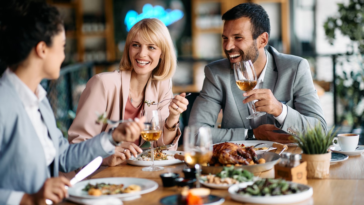 6 Food And Etiquette Mistakes To Avoid During Business Lunch Or Dinner ...