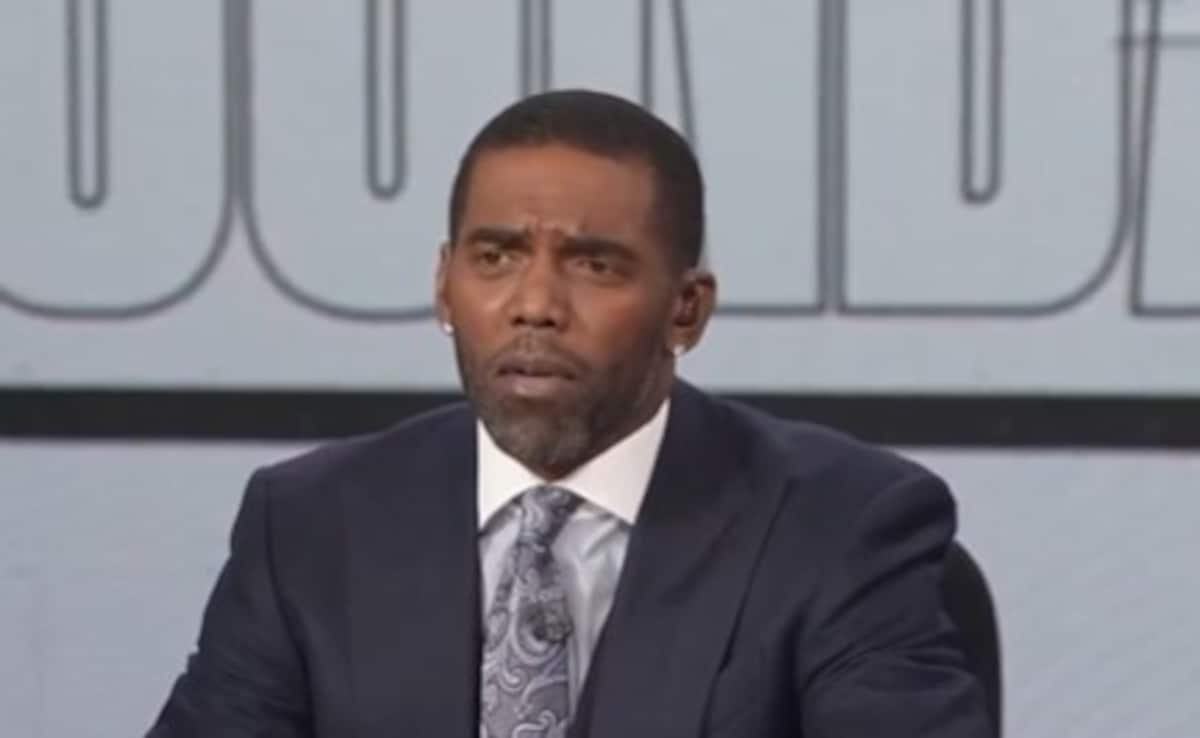 NFL Legend Randy Moss Asks For 'Prayers' After Revealing He's Battling ...