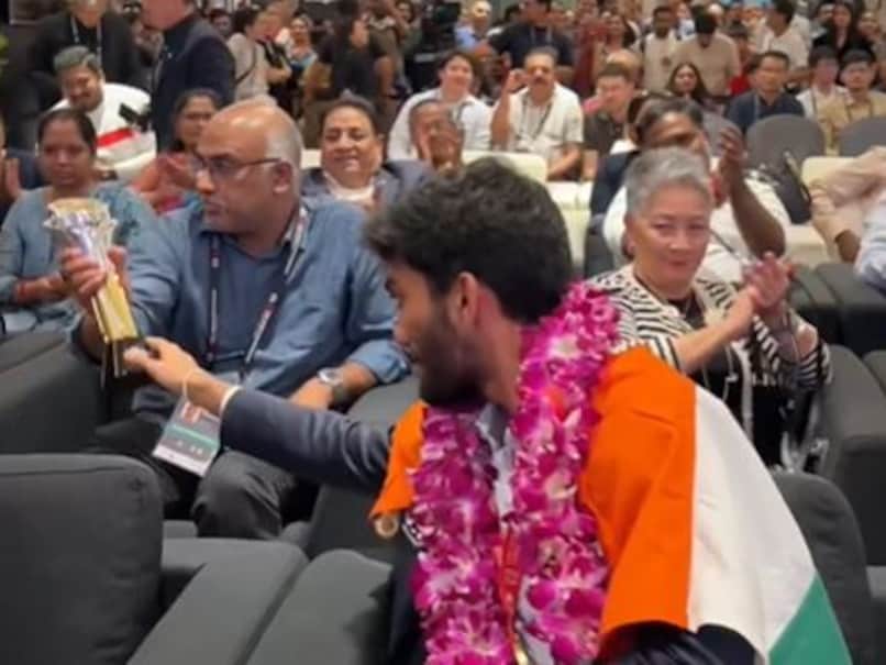 D Gukesh Hands Over World Chess Championship Trophy To Parents. Video ...