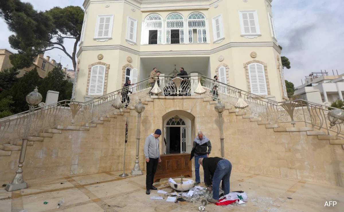 Bashar al-Assad: Luxury Cars, Guns, Furniture: Syrians Loot Assad's ...