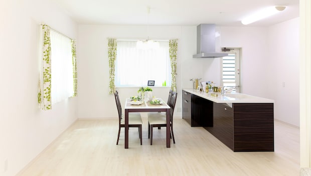 Transform Your Dining Space: Get Soli Wood And Sheesham Wood Dining ...