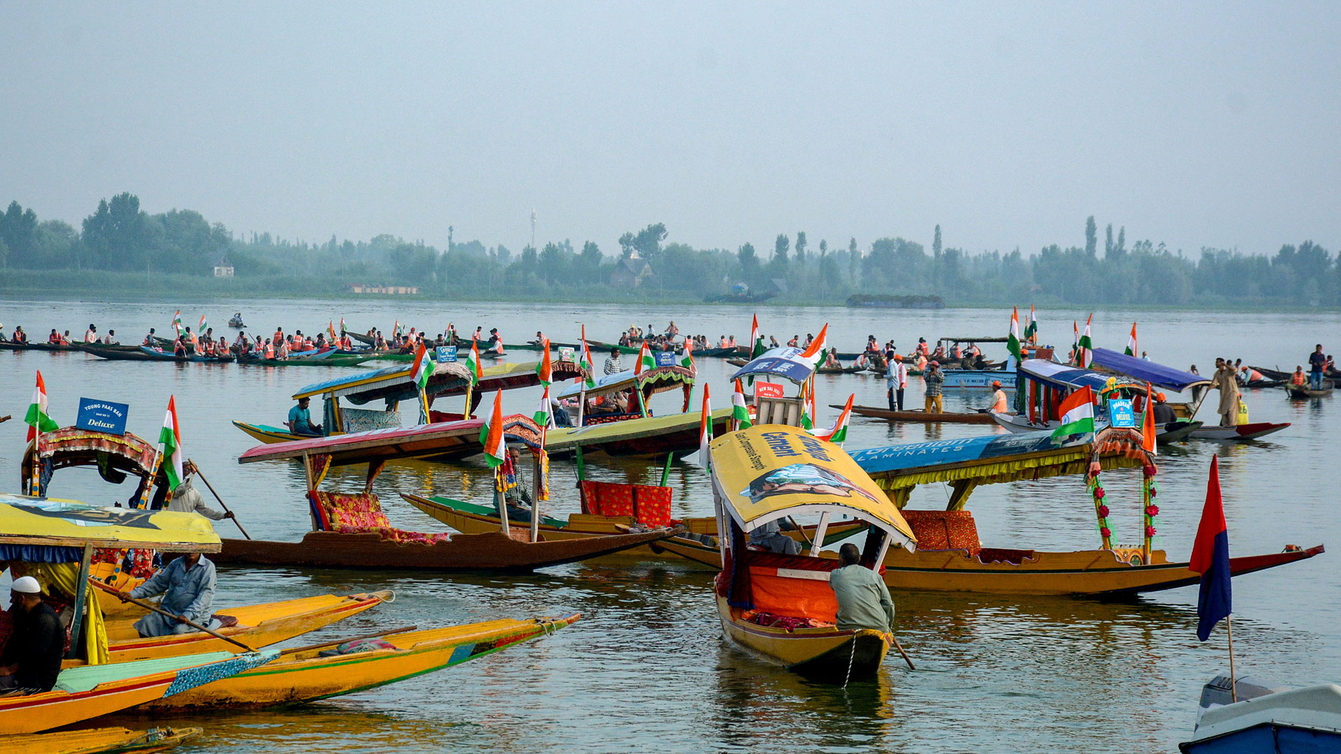 India Gets First Water Transport Service 'Uber Shikara' In Srinagar