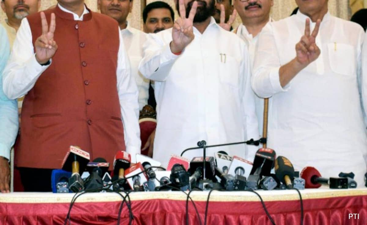 Devendra Fadnavis, Maharashtra Oath Ceremony: D Fadnavis In Charge As ...