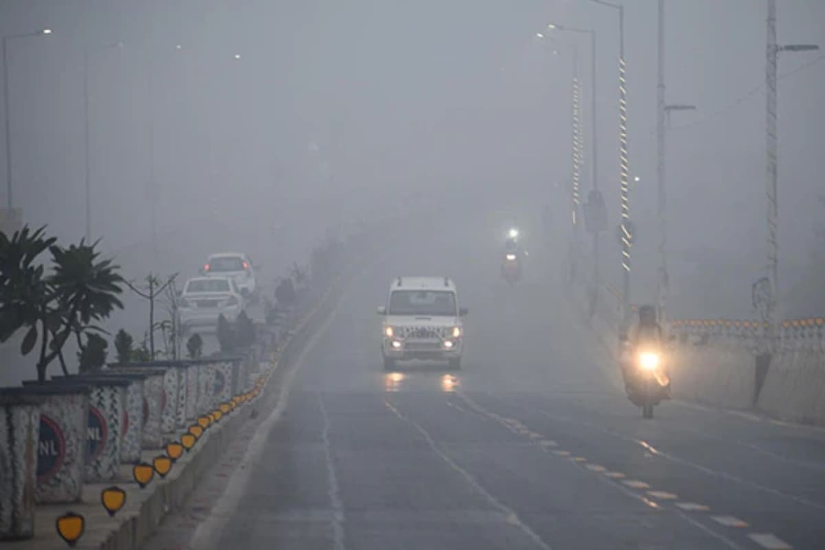 Delhi Fog: 7 Must Follow Tips To Drive Safe In Foggy Weather