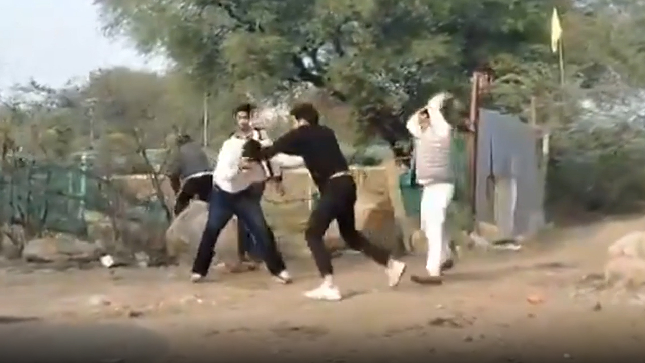 Viral Video: Clash Over Land Dispute In Noida, Man Lifts Huge Rock To ...