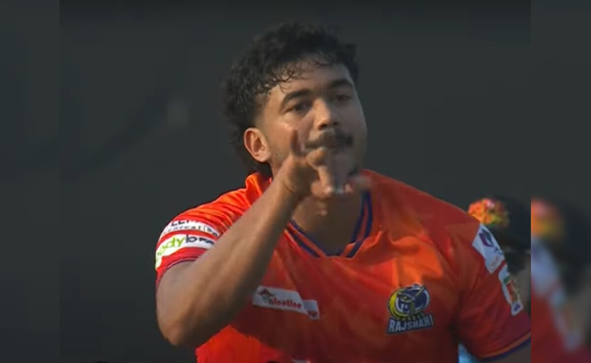 तस्कीन अहमद का अनोखा सेलिब्रेशन, विकेट चटकाने के बाद 'सपेरे' की तरह लगे ...