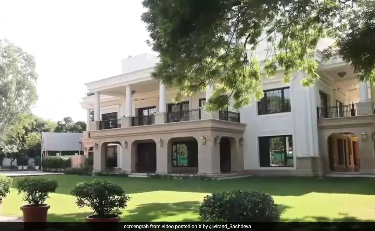 delhi-cm-residence-controversy-pm-modi-attack-arvind-kejriwal-sheesh ...