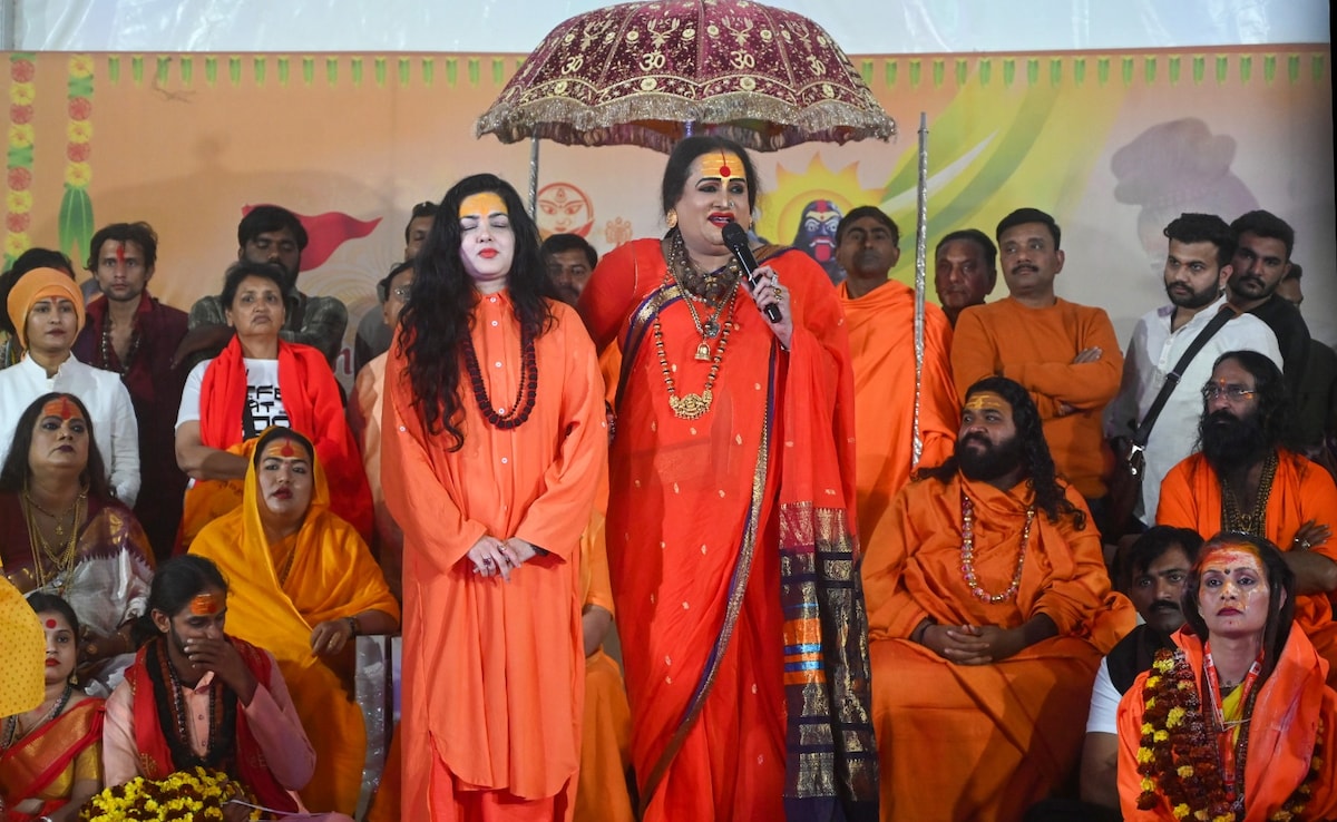 ममता कुलकर्णी को महामंडलेश्वर से हटाया गया, लक्ष्मी त्रिपाठी से भी छीना गया पद | Mamta Kulkarni ...