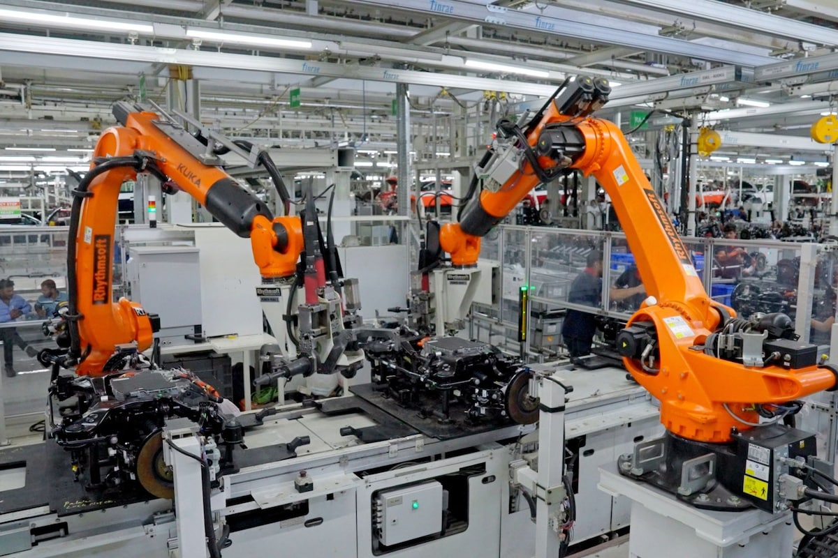 Mahindra Unveils New EV Manufacturing, Battery Assembly Facility For ...