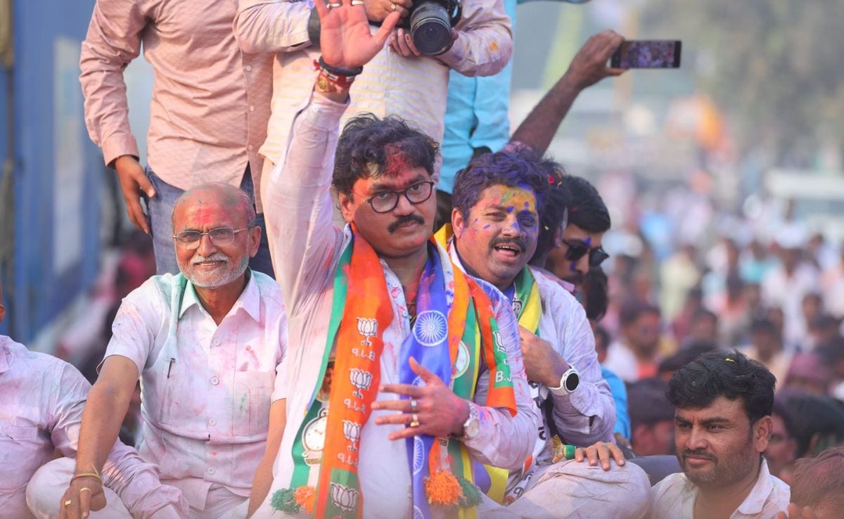 Minister Dhananjay Munde Shares Bell's Palsy Diagnosis: All About The ...