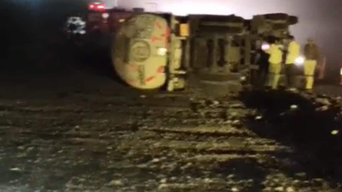 NH-68 पर गैस से भरा टैंकर पलटने से मचा हडकंप, मौके पर पहुंची फायर ब्रिगेड की गाड़ियां, जाम हुआ ...