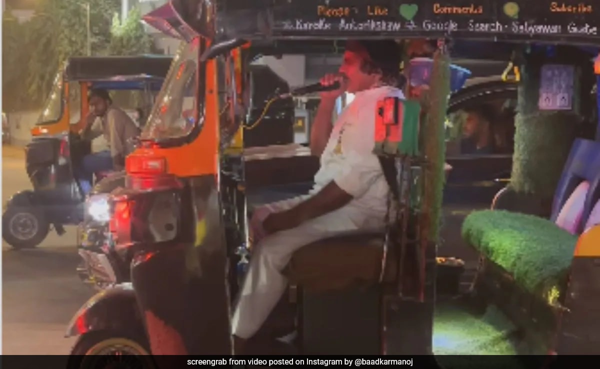 Viral: Karaoke In Mumbai Auto, Video Shows Driver Singing Bollywood Songs