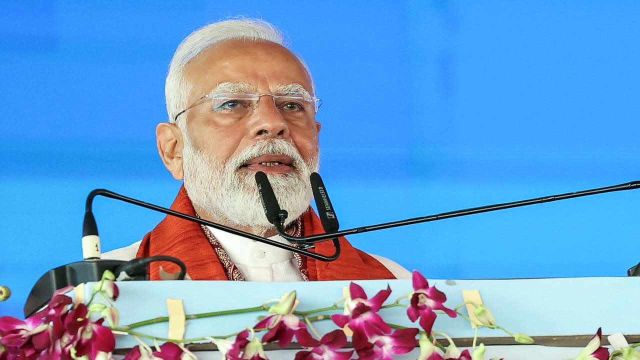 Eye On Bihar Election, PM Modi Targets Lalu Yadav Over Fodder Scam, Kumbh