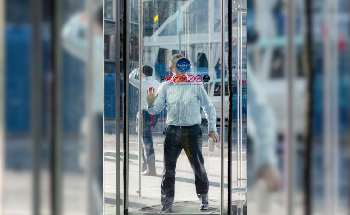 Reddit User Alleges CEO Made Late Comers Stand Outside Office Doors ...