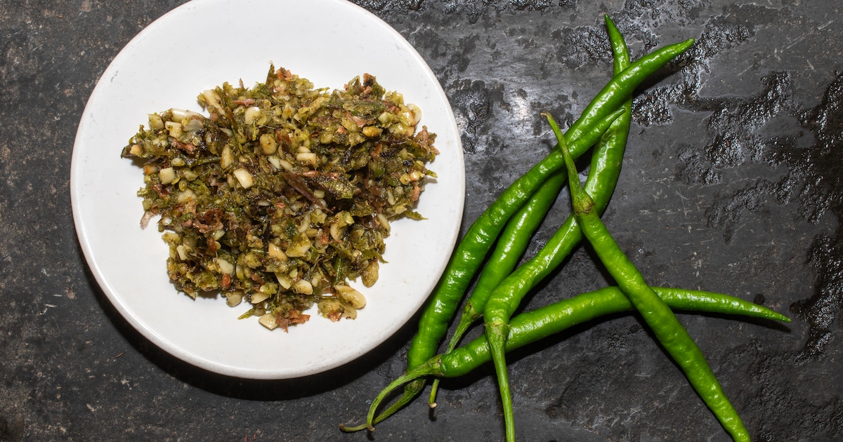 Maharashtrian Recipe | How To Make Green Chilli Thecha At Home