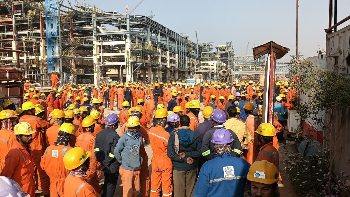 बालोतरा रिफाईनरी में मजदूर की मौत के बाद बड़ा बवाल, तोड़फोड़ करने वाले ...