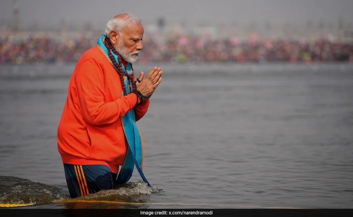 PM Narendra Modi At Maha Kumbh 2025 Live Updates: PM Modi Takes Holy ...