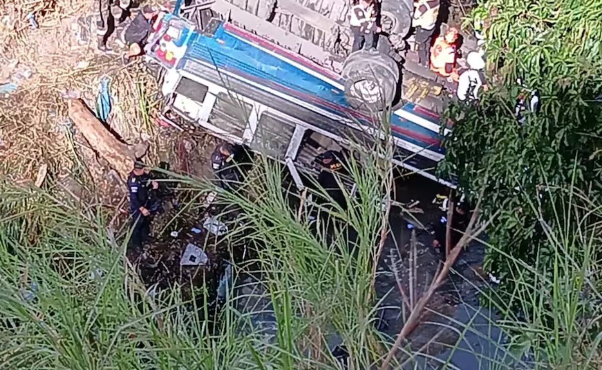 guatemala road accident bus fell directly into valley 50 passengers ...